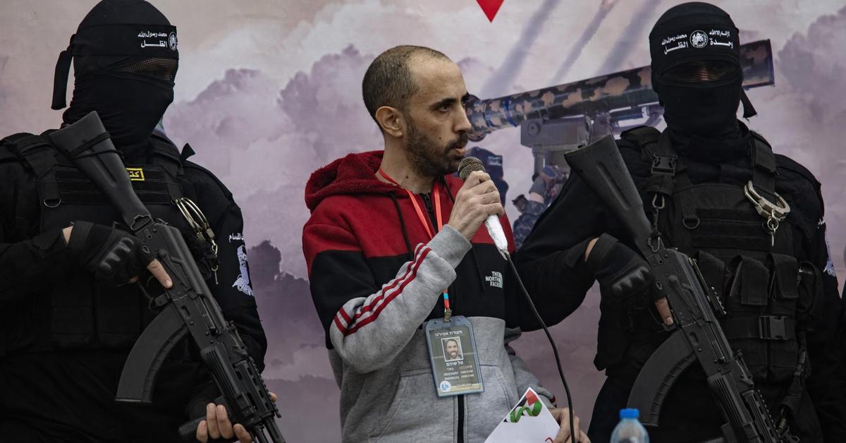 Hamás entrega a los seis rehenes que faltaban a Israel y da por concluida la primera fase de la ...