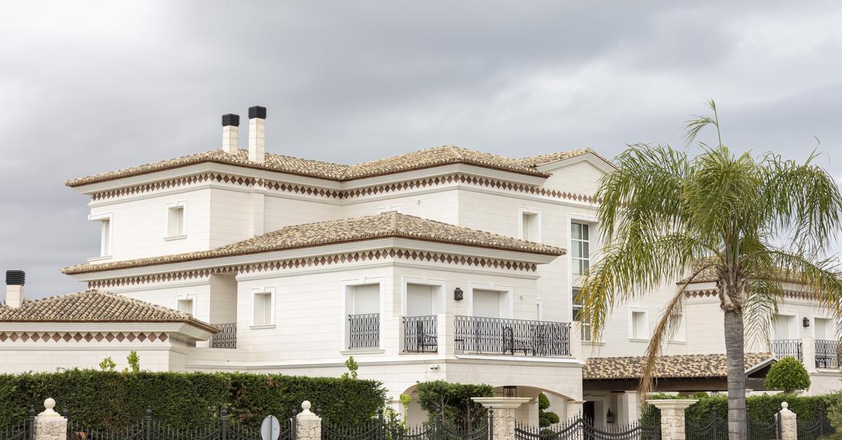 La ‘casa del ruso’ en Oliva: 2.200 metros construidos y 200.000 euros ...