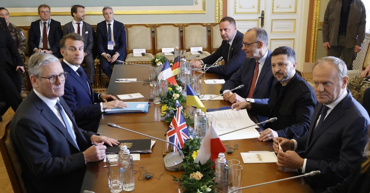 Zelenski, Macron, Merz, Starmer y Tusk hablan con Trump desde Kiev